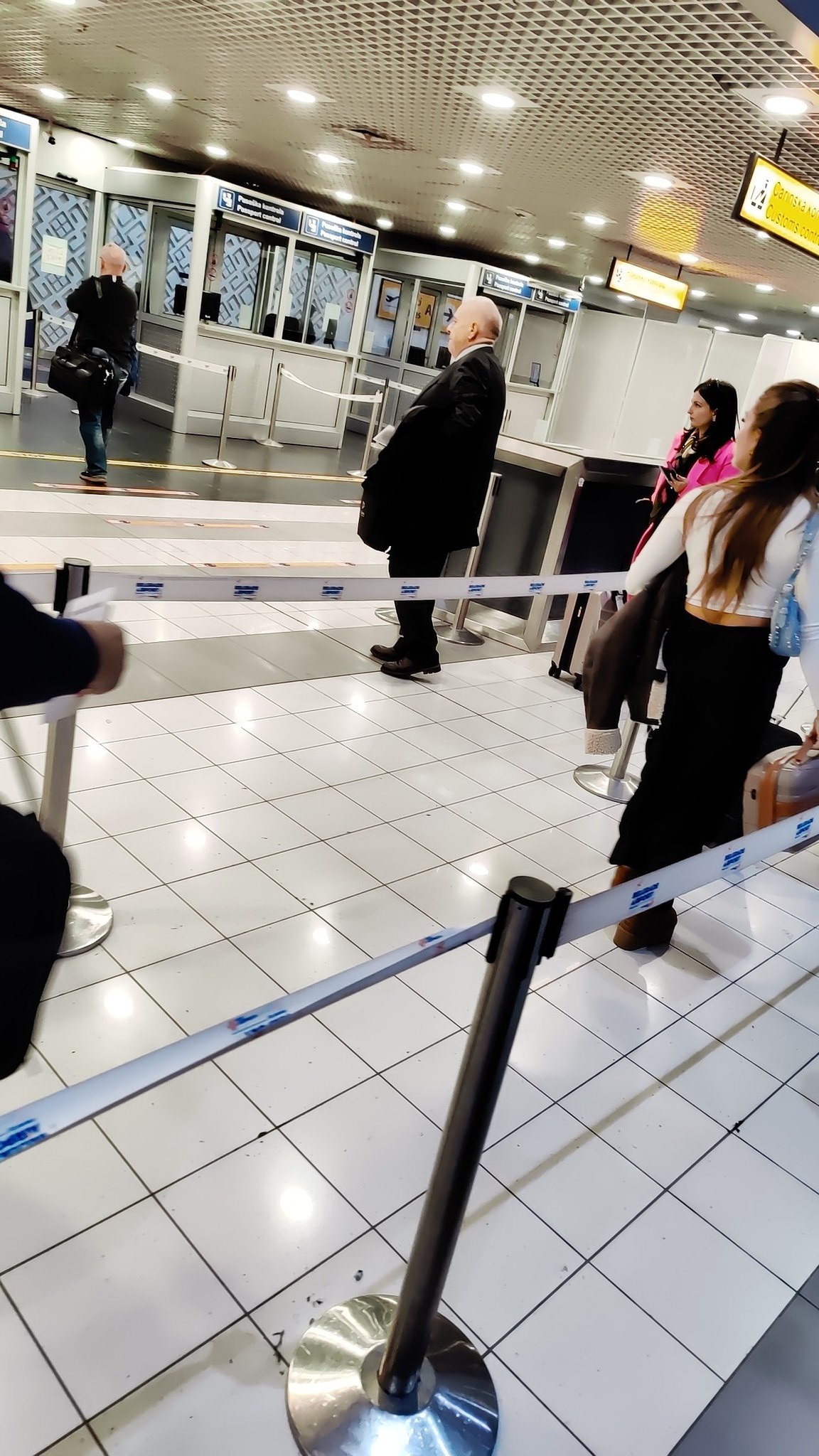 GXR Malibuca on Twitter: "@QueasyFN @jaythofficial This passport control queues are longer than ...