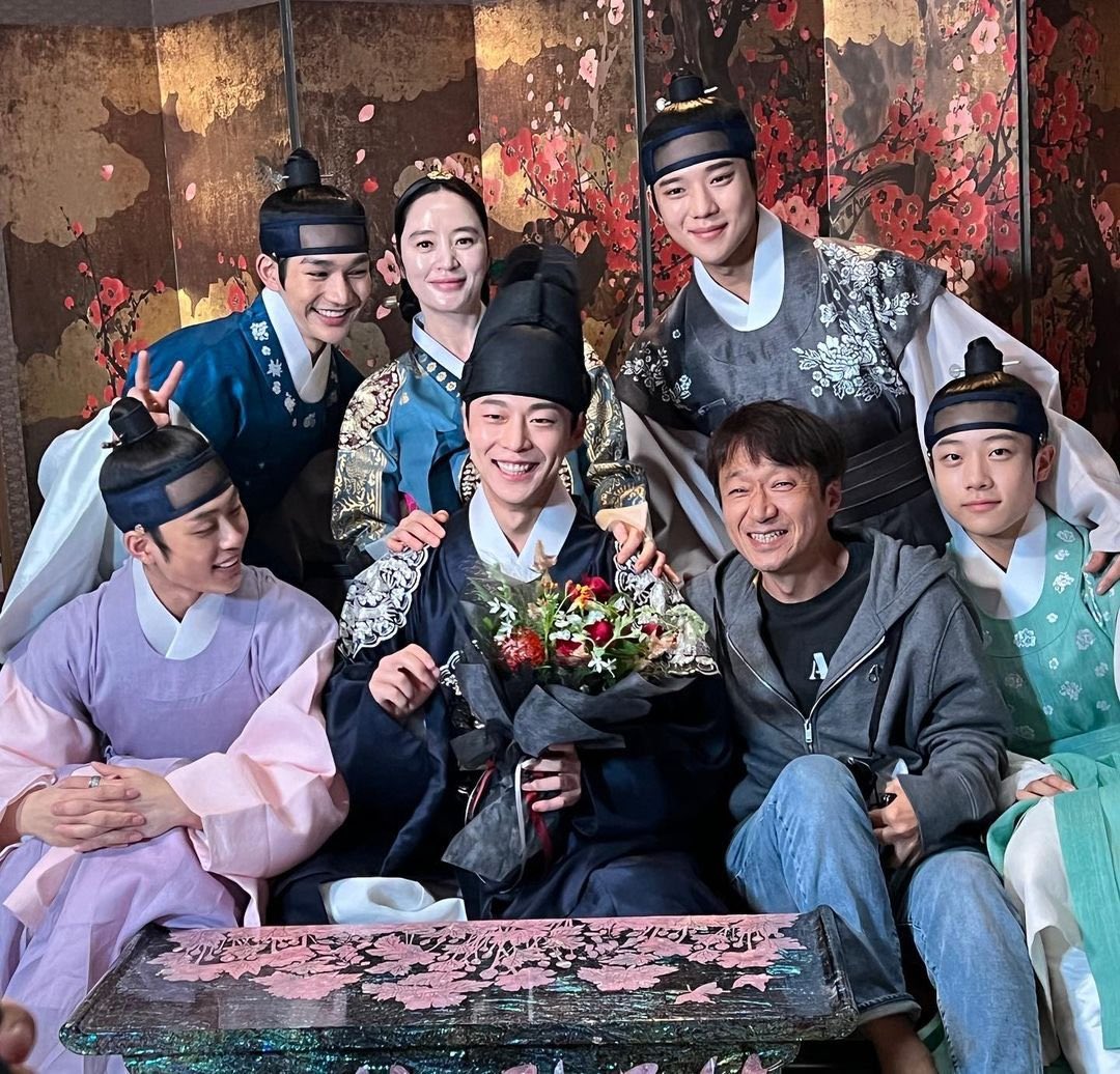 K-Drama Menfess on Twitter: "•kdm• Under The Queen’s Umbrella. Menurut kalian, siapa yang akan ...