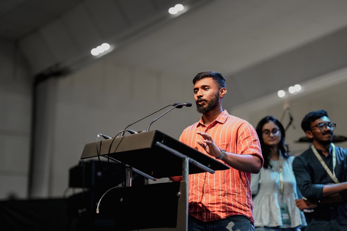 Most people shudder at the thought of speaking to 2000+ people on stage ...