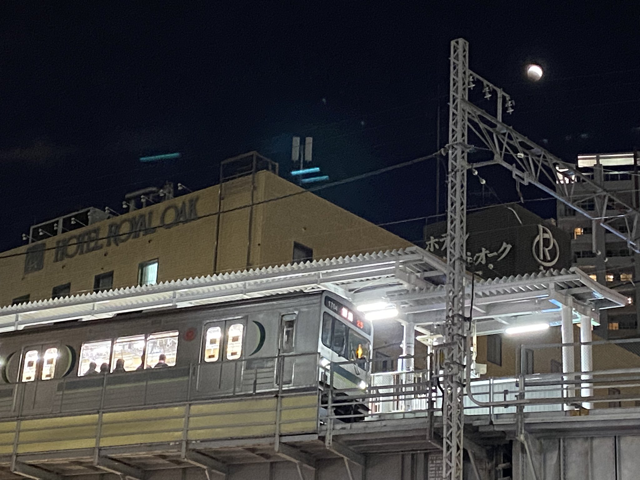 区間快速-SUB. RAPID EXP. on Twitter: "2022.11.8 部分月食@東急五反田駅 ここまであちこちで見れるなら、一眼持ってくべきやったなぁと😅 https://t ...