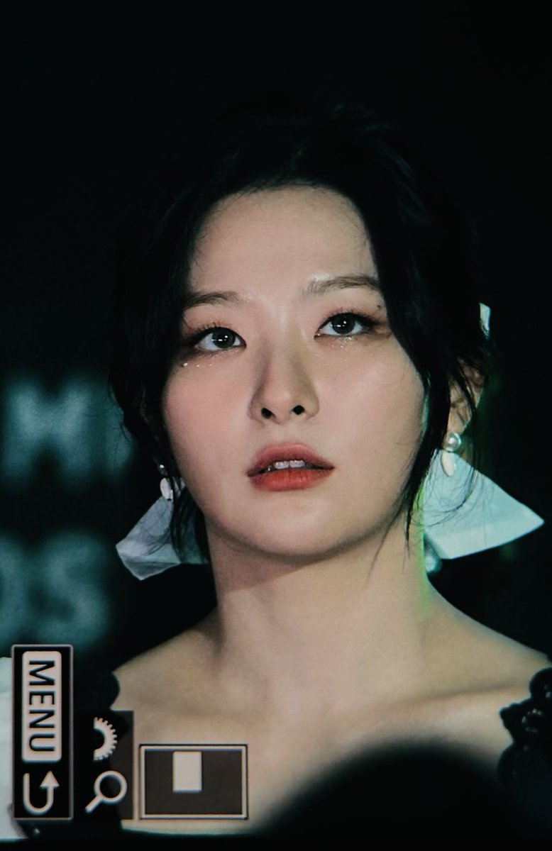 𝐋𝐔𝐌𝐈𝐍𝐎𝐔𝐒 on Twitter: "221108 2관왕 👑👑 #레드벨벳 #RedVelvet #SEUlGI #슬기"