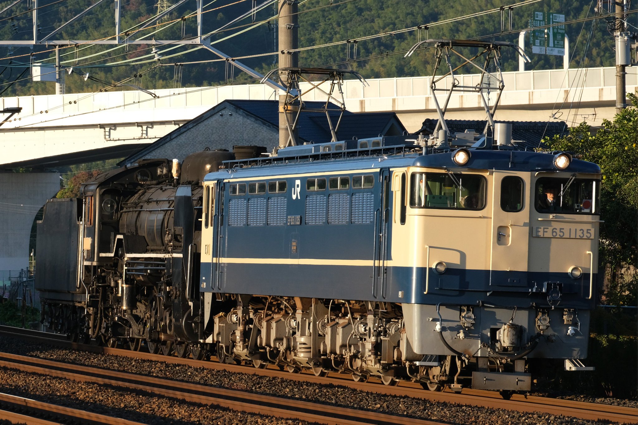 関西の鉄道好き on Twitter: "11/6(日) 配9382レ EF65 1135+D51 200 早朝の寒い中順光で撮影することができました 撮影されていた方お疲れさまでした ...