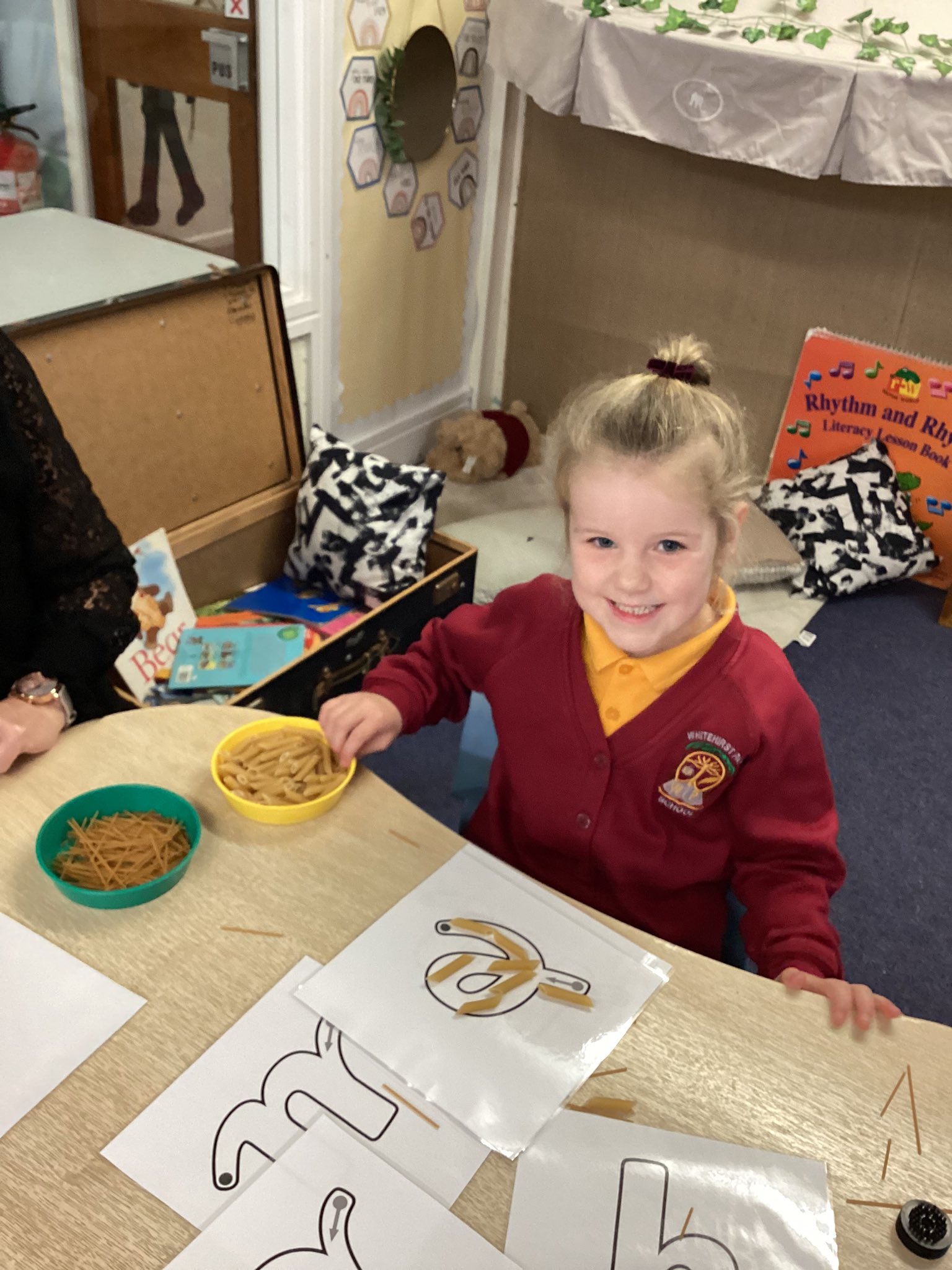 Whitehirst Park PS on Twitter: "Primary 1b ‘Takeover Twitter’ 💫 #community #proud https://t.co ...