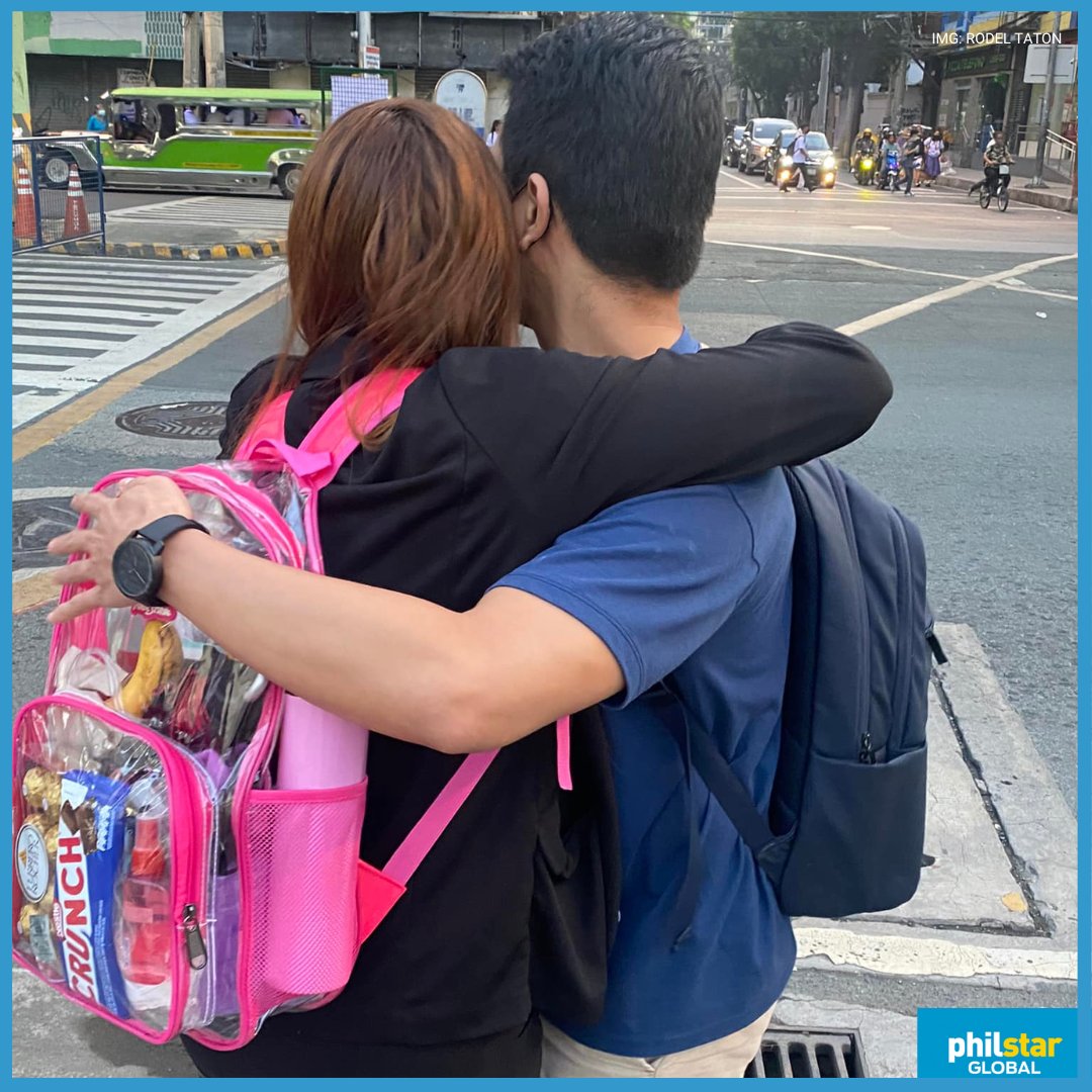 Philstar.com on Twitter: "‘SANAOL MAY COMFORT HUG’ 🥺 A law professor from Manila shares this ...