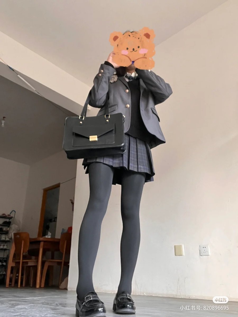 新 丝袜博主 On Twitter 黑丝投稿 黑丝 Jk制服 Jk鞋 小红书的投稿! 天冷了,jk小姐姐换上了厚黑丝 看上去有一点