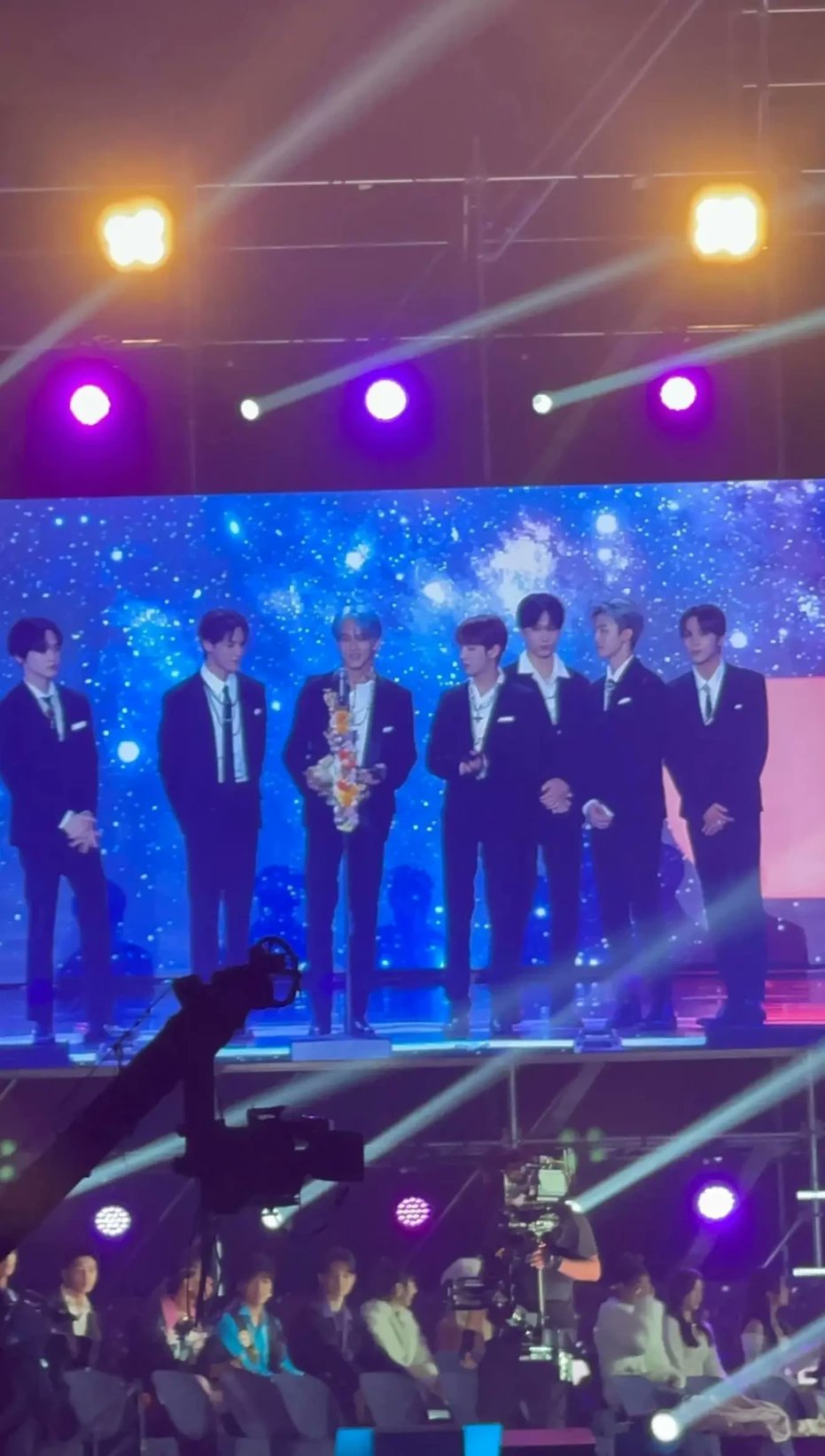 인스티즈(instiz) on Twitter: "현재 뒤지게 욕먹고 있는 지니뮤직어워드 https://t.co/H0v8Yie5pE https://t.co/rCHO2NFlfl ...