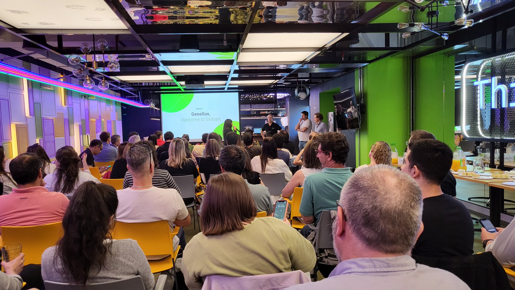 Alejandro Panizza on Twitter: "@GMilano @GeneXus @Globant Todo GX en la bienvenida de @Globant ...