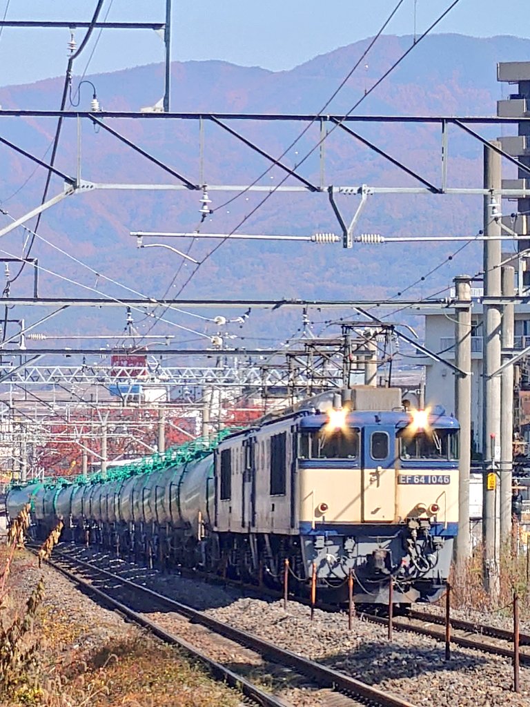 急行ちくま on Twitter: "8084レ EF64-1046+EF64-1027+タキ16両#N#上記の構成で塩尻〜洗馬間を概ね定刻通り通過しました。#N##EF64 https ...