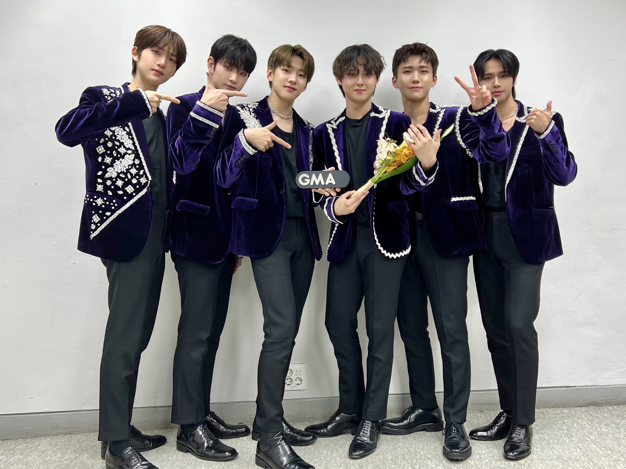 DKZ_OFFICIAL on Twitter: "[🎉] DKZ의 2022 지니뮤직어워드 수상을 축하합니다!! DKZ를 응원해주신 아리분들께 감사드리며, 수상을 축하합니다 ...