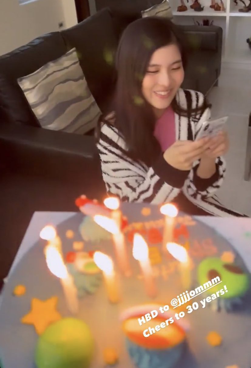 rie ᵕ̈ on Twitter: "last year vs. this year 😭 🏻 Mew always teasing P’Jom he literally cannot ...