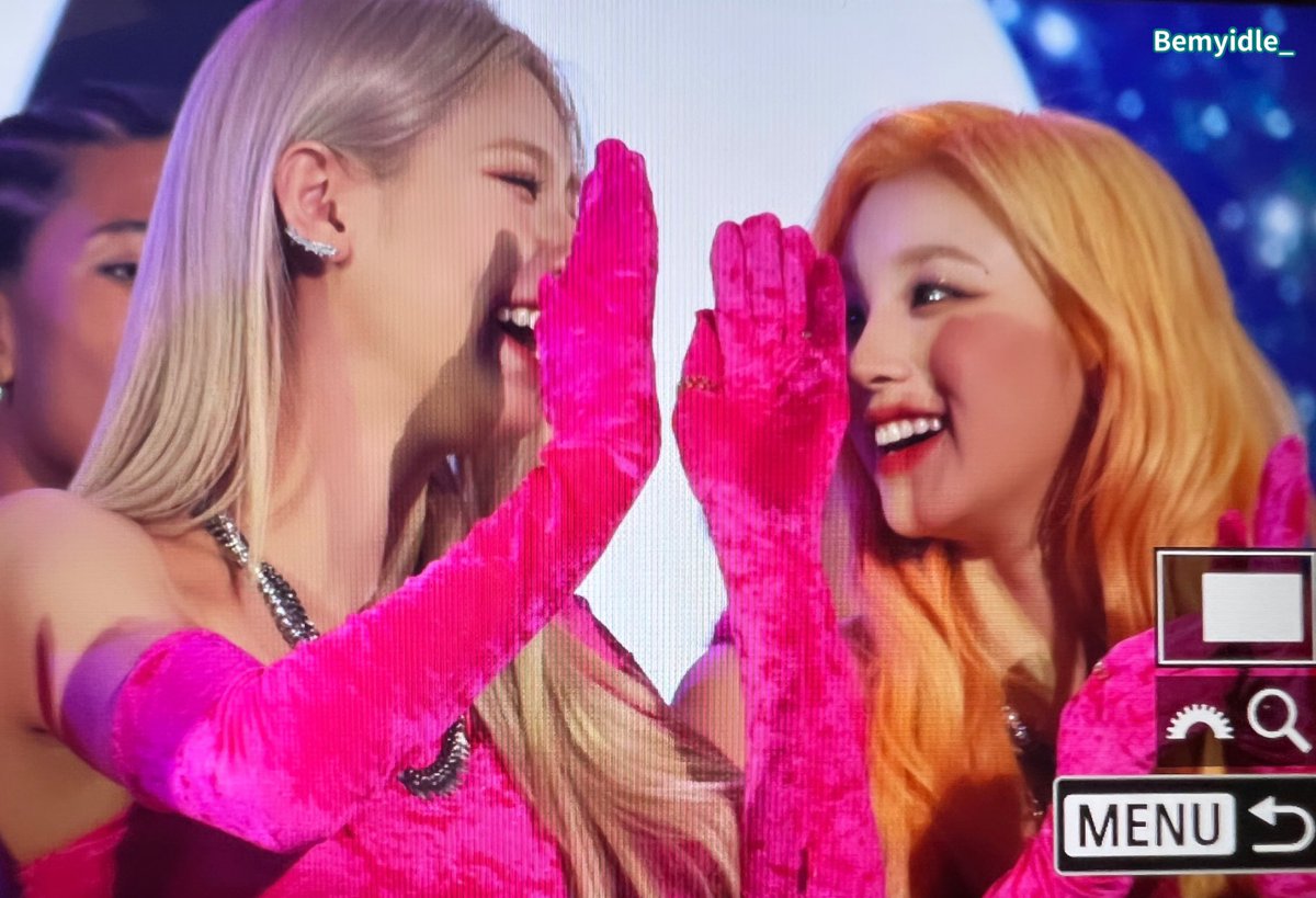 비마이아이들 #MY 💍 on Twitter: "221108 GMA 둘이 행복한 순간... #여자아이들 #GIDLE #미연 #MIYEON #YUQI #우기"