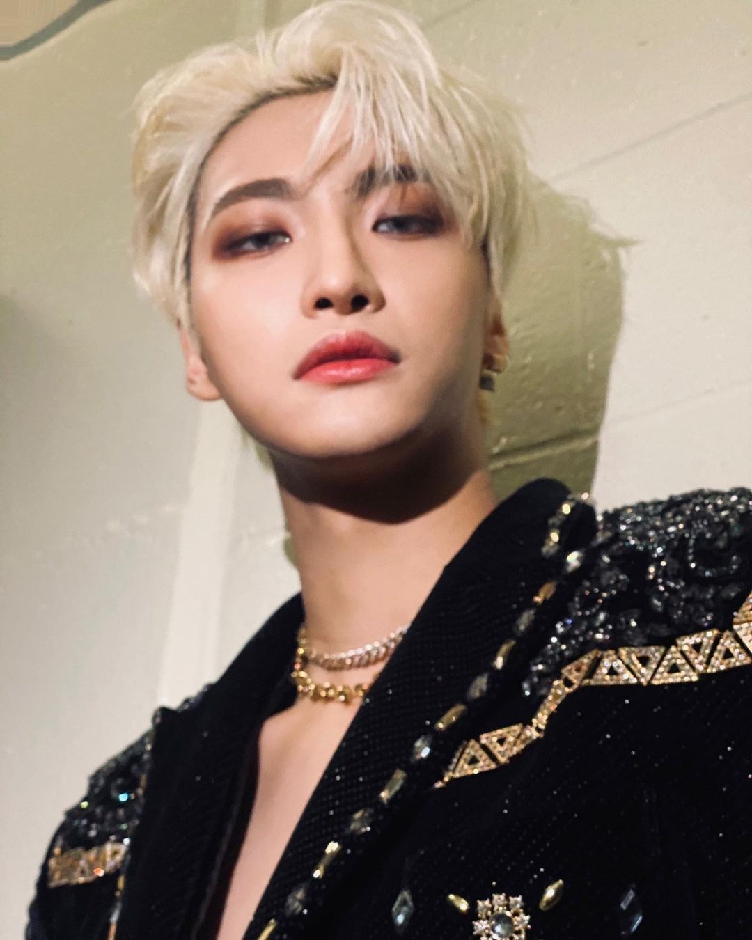 1024 on Twitter: "[📷] 221109 | SEONGHWA #ATEEZ #에이티즈 @ATEEZofficial https://t.co/ChC9m5aNLD ...