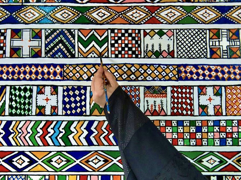 Al-Qatt Al-Asiri is an ancient and female art form in Saudi Arabia ...