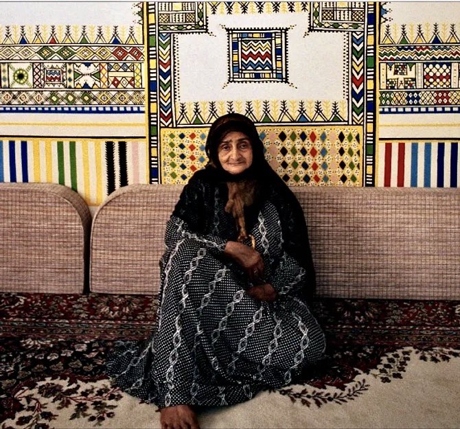 Al-Qatt Al-Asiri is an ancient and female art form in Saudi Arabia ...