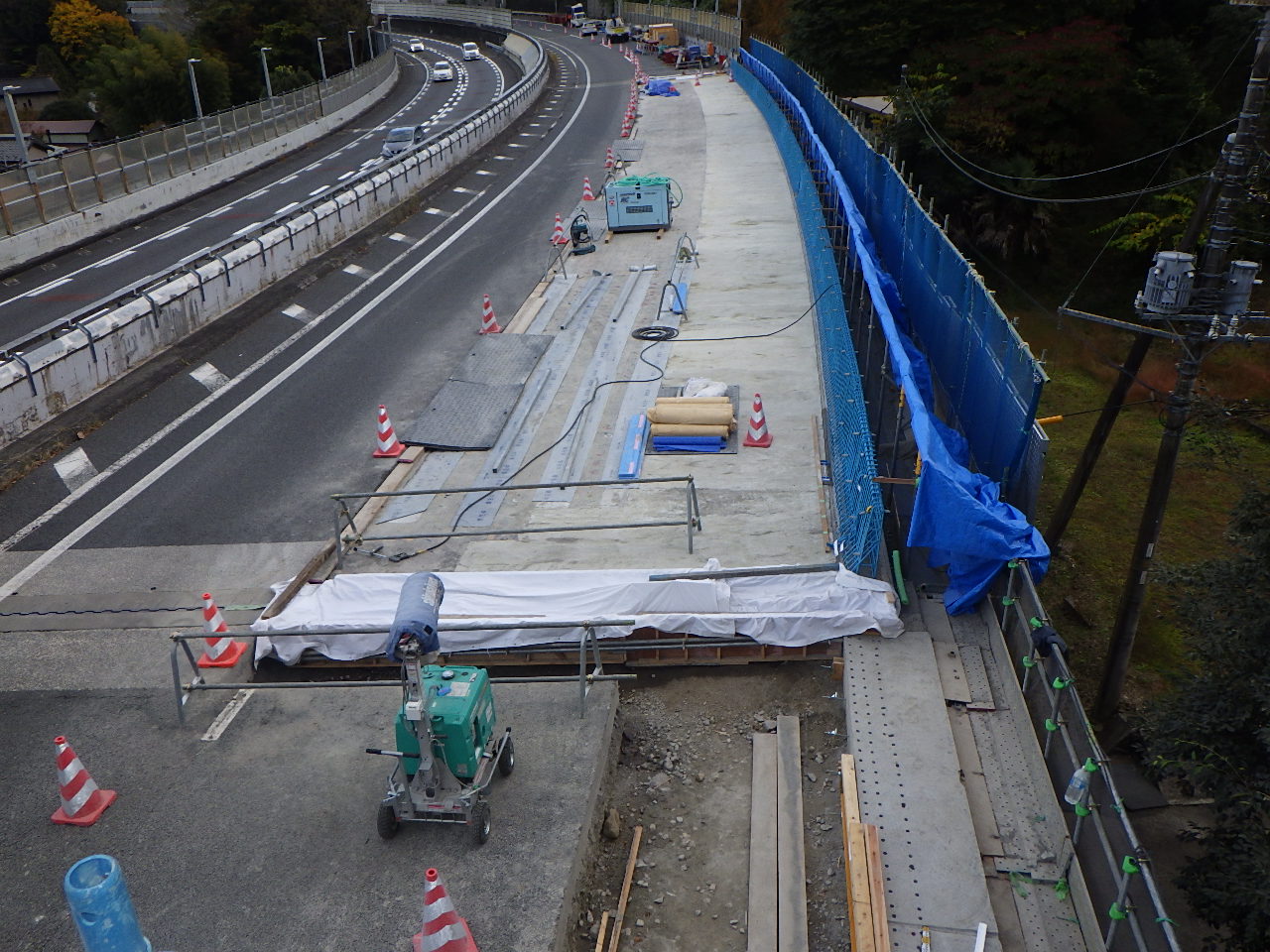 NEXCO中日本 東京支社 on Twitter: "【東名リニューアル工事 工事進捗のお知らせ】 10/31からの工事状況をお知らせいたします。御殿場IC～大井松田IC間にて新しい床版の設置 ...