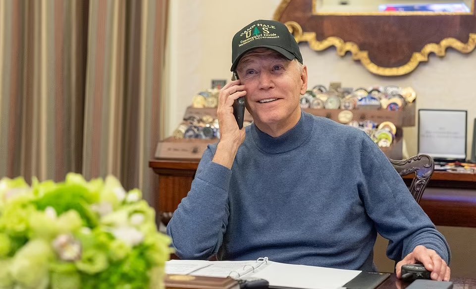 Love this pic of President Biden making congratulatory calls to ...