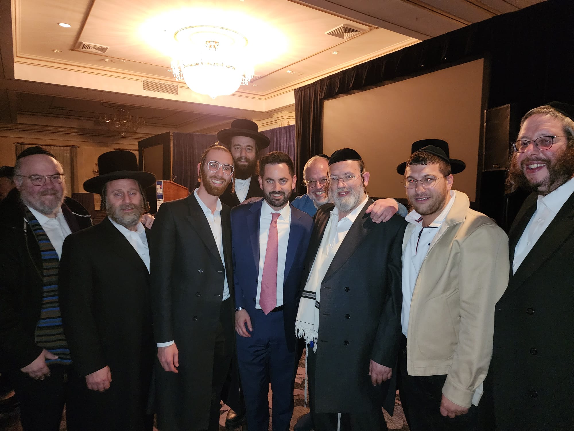 Hasidic on Twitter: "עס קימט זיך א קרעדיט פאר דו חרידישע עסקנים וואס האבן געפירט די מייק לאולער ...