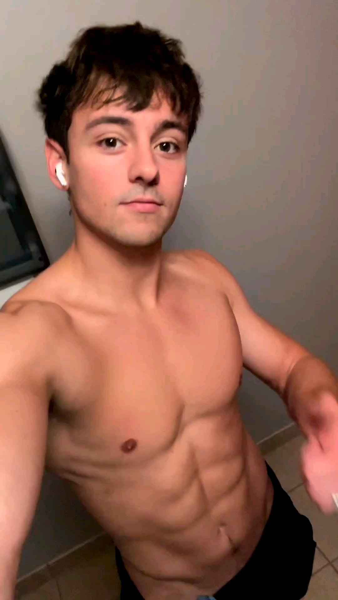 𝗰𝗲𝗹𝗲𝗯𝘀·𝗯𝘆·𝘀𝗲𝗯 on Twitter: "Tom https://t.co/ls4UG5ZxVT" / Twitter