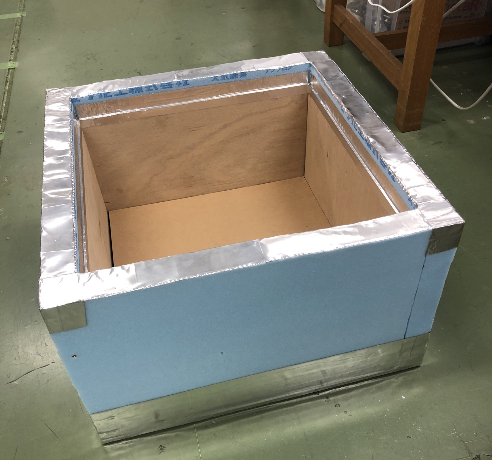 こうへい（Kouhei Ito） on Twitter: "ドローンのフレームをCFRPで作るとき熱を加えるお釜を断熱材で学生が頑張って手作りしてくれています。完成が楽しみ。 https ...