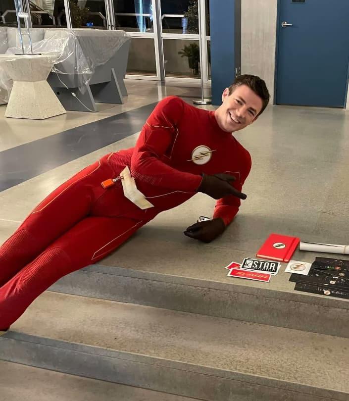 Famous Bulges On Twitter Grant Gustin Bulge 🍆 A6s1kd1tf3