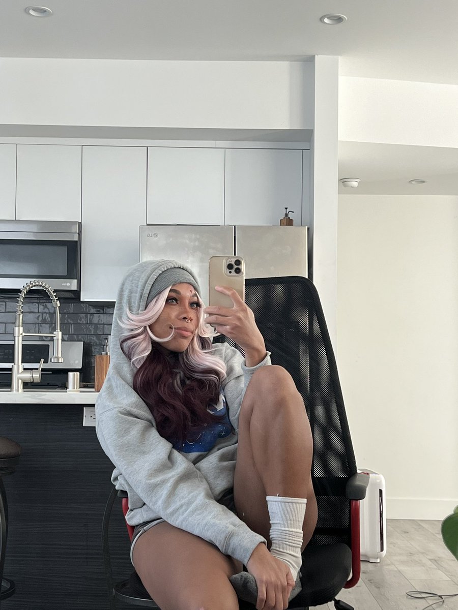 Kiera Please on Twitter: "cozy 🌎 http://twitch.tv/kierapleaze"