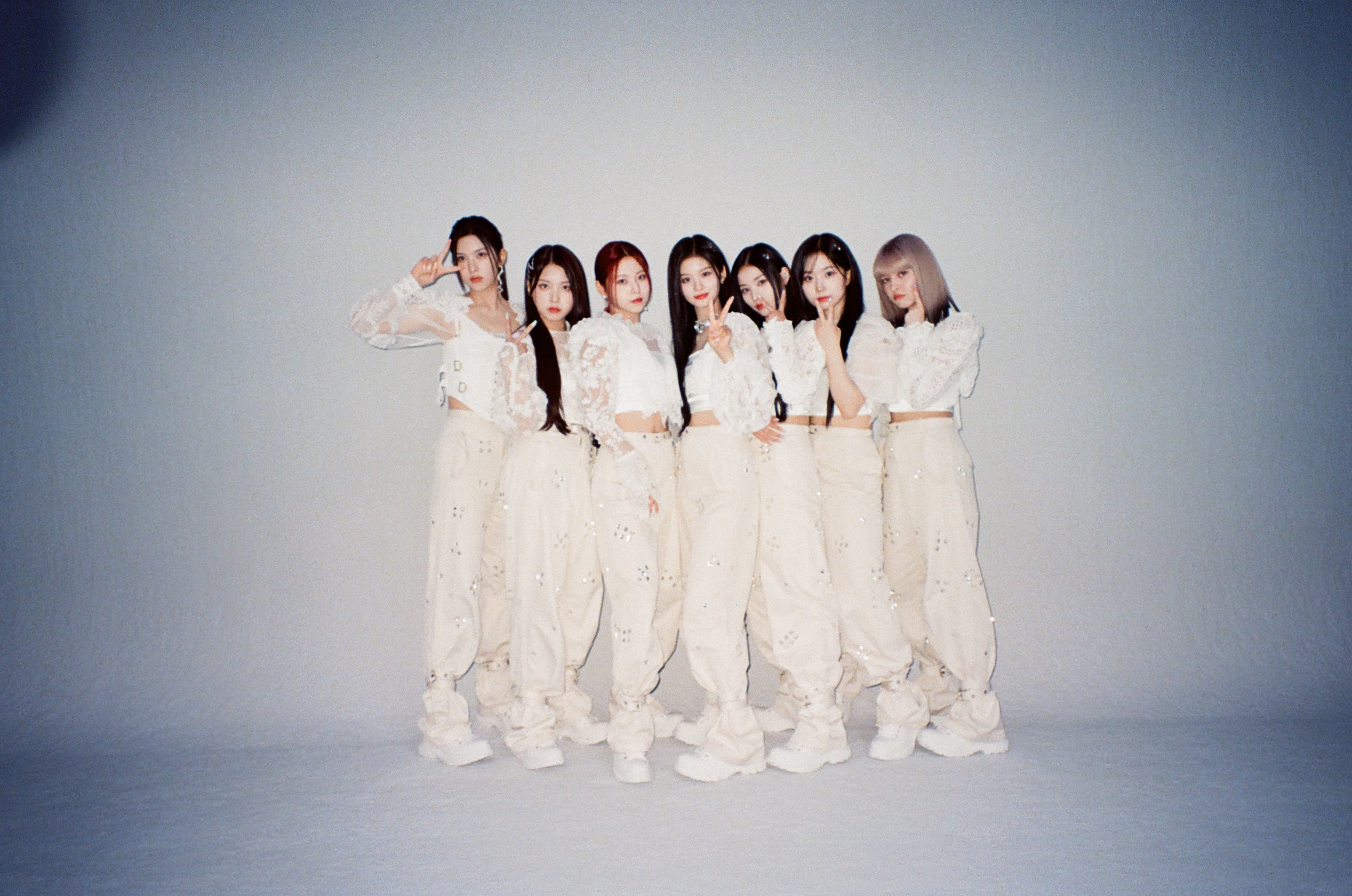 MPD(엠피디) on Twitter: "필름카메라로 기록한 10월의 추억📸 11월에도 쭈욱 엠투와 함께해요 #10월의엠투 #M2film #BE_ORIGINAL #NMIXX ...