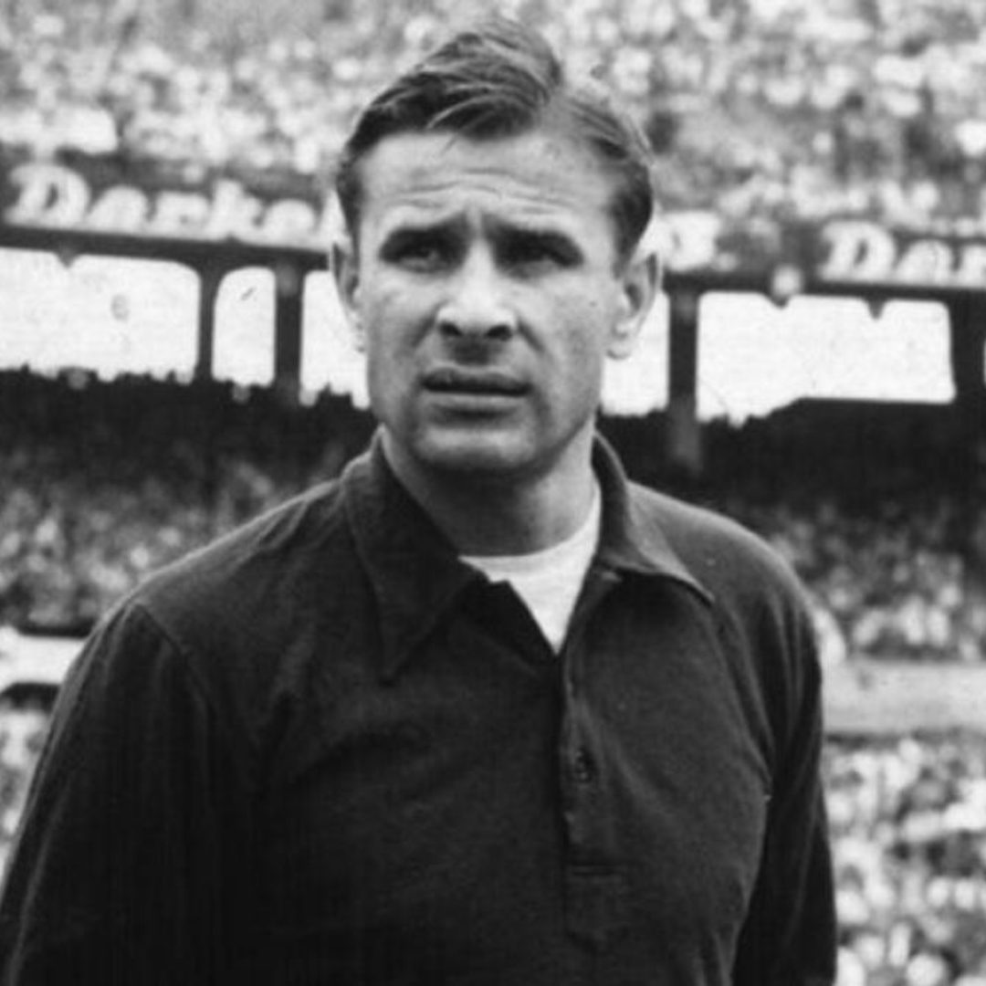 Diario AS on Twitter: "🤔🧤 ¿Sabes cuál era el apodo de Lev Yashin? https://t.co/8buY8OysLi" / Twitter