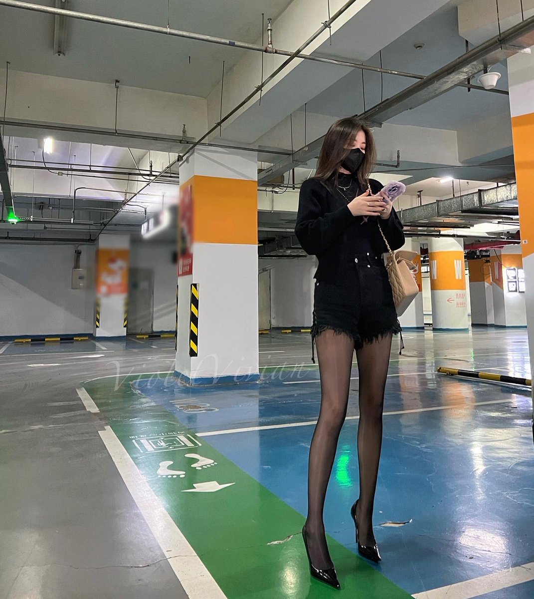 女神 @Violet_vvn 太美了～快去她圈子看更多～ https://t.co/jzc049K98F 范家辉 @fanjiahui2020