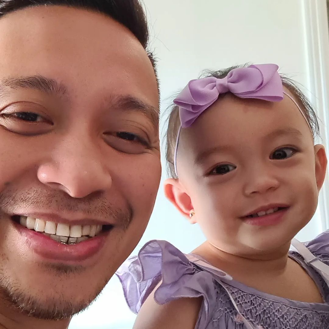 TV5 on Twitter: ""Bago umalis ng bahay. 😘" Here's a dose of Kuys Jhong and Baby Sarina to ...