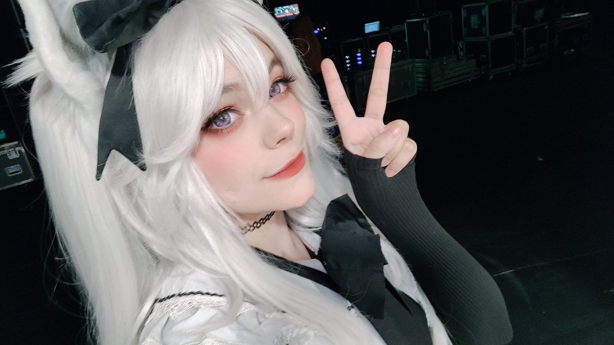 「Now that all cons are done for this year」|Lumi 💙 Vtuberのイラスト