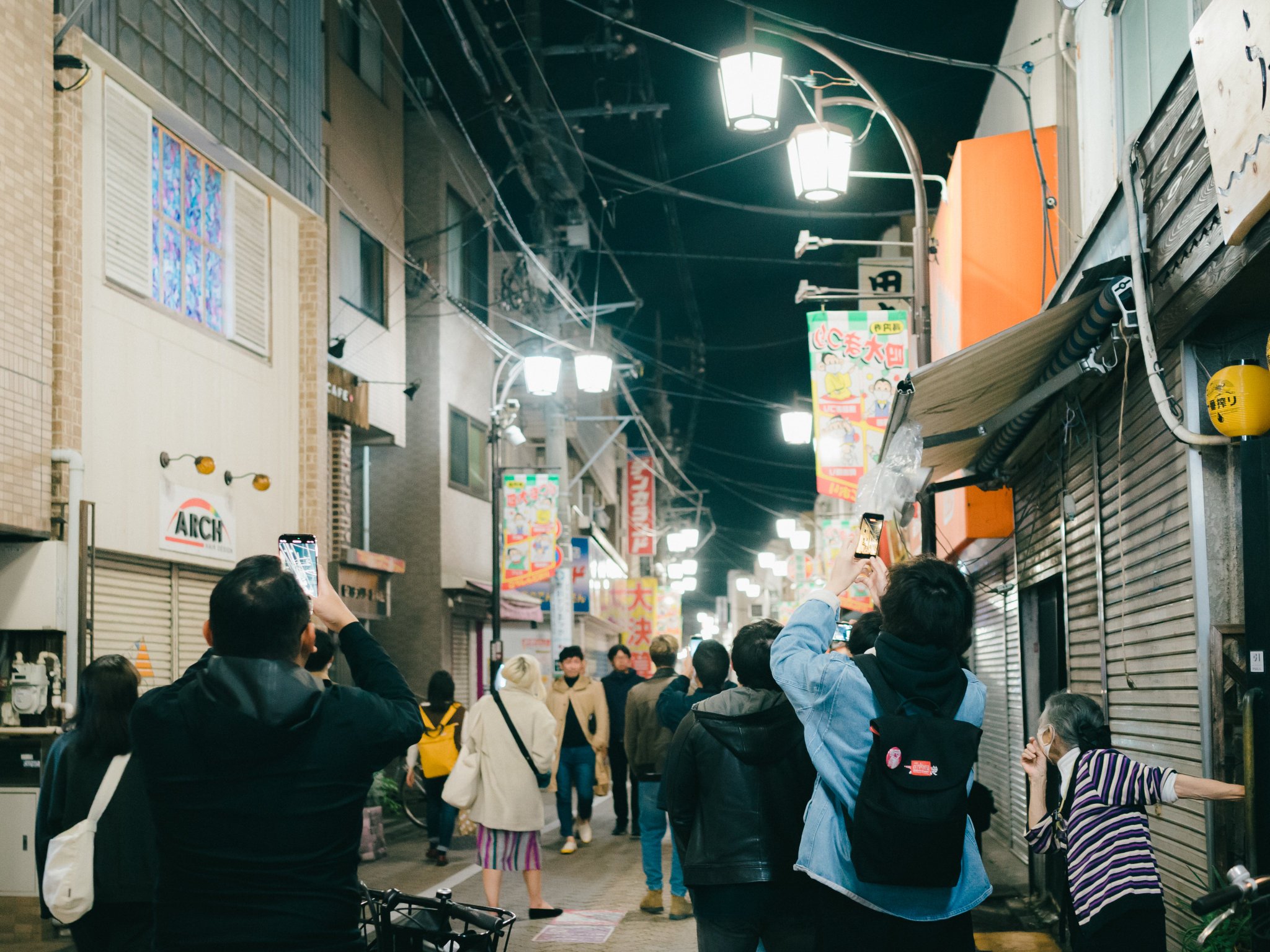 Gota Shinohara on Twitter: "高円寺を歩いていたら、建物の上からハクビシンが現れてびっくりした。月蝕に続いて、知らない人同士で上を見上げた時間だった。 https ...