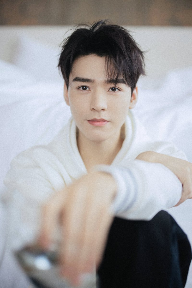 ຈຳປາ — 苍兰诀 🌙 on Twitter: "RT @GongJunGlobal: 【221110 Gong Jun Studio】 "Simple styling and ...