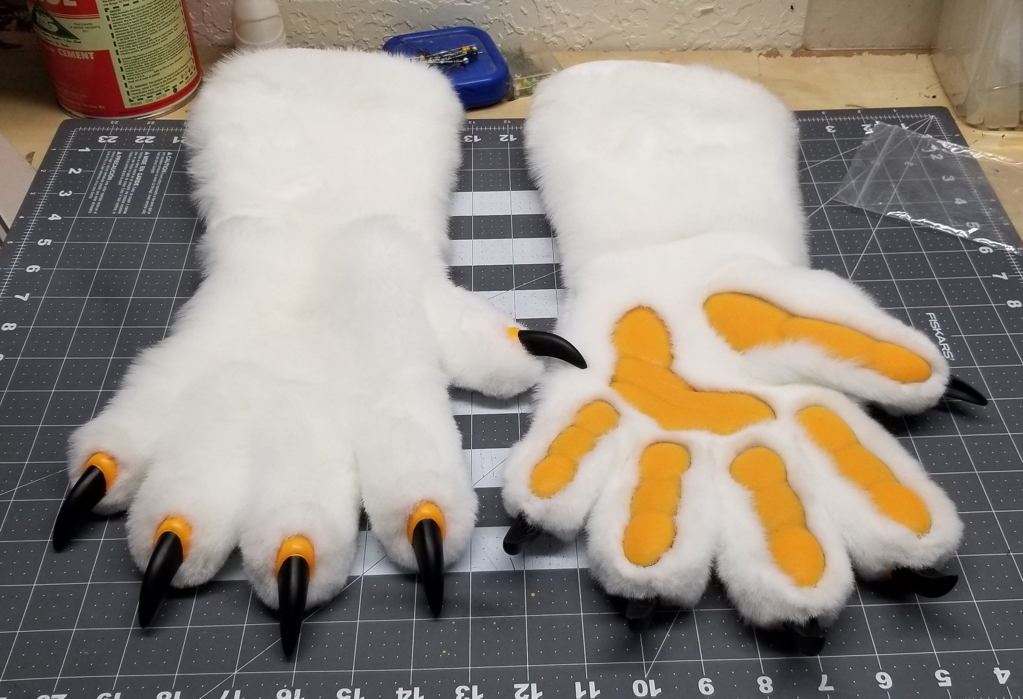 Tumblefluff on Twitter: "Finished first set of 5 finger sergal hands featuring the new thin ...
