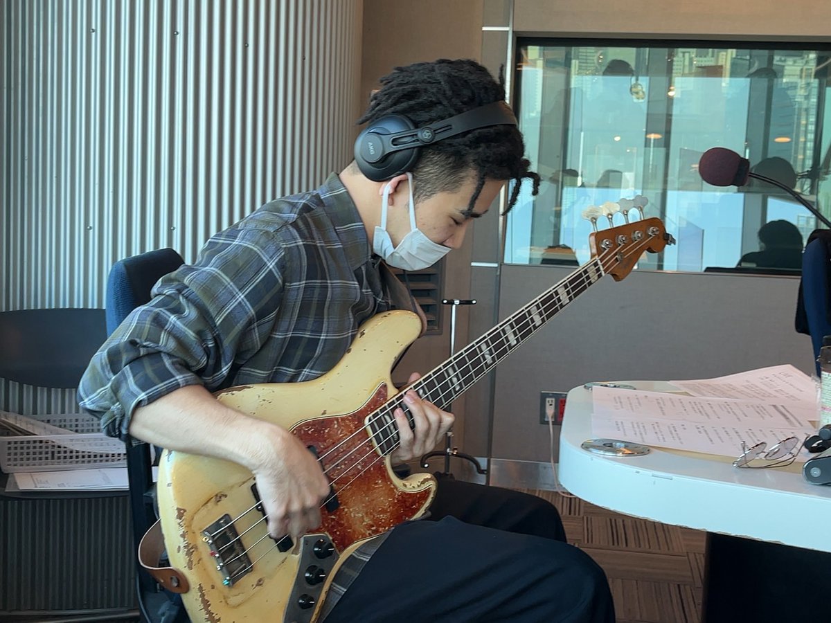 ALL GOOD FRIDAY on Twitter: "本日のゲスト、King Gnuのベーシスト #新井和輝 さんと📷 ベースの日公式YouTube「THE BASS DAY ...