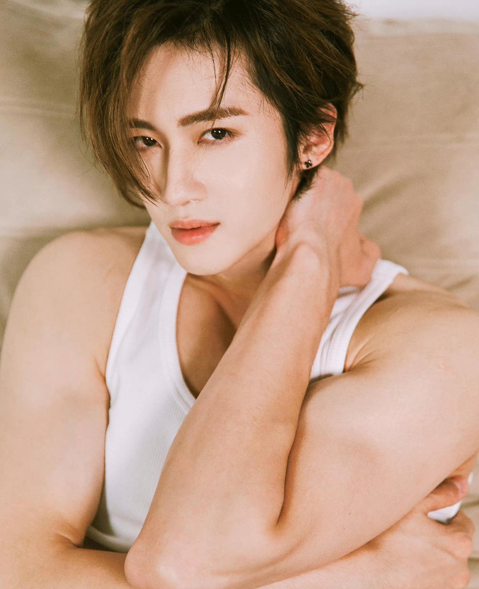 Ila loves Shinwon💘🌌 on Twitter: "YANAN FROM PENTAGON??!?!?!"