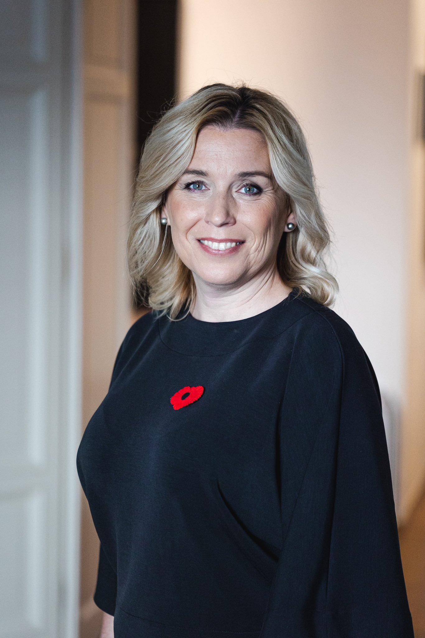 Danuše Nerudová on Twitter: "Vlčí mák, který si dnes společně připínáme, je pro mě důležitý ...