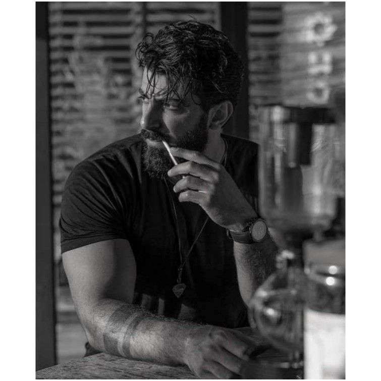 37 Powerful Signs of a Confident Man: - المسلسل من Jacked Aecus ...