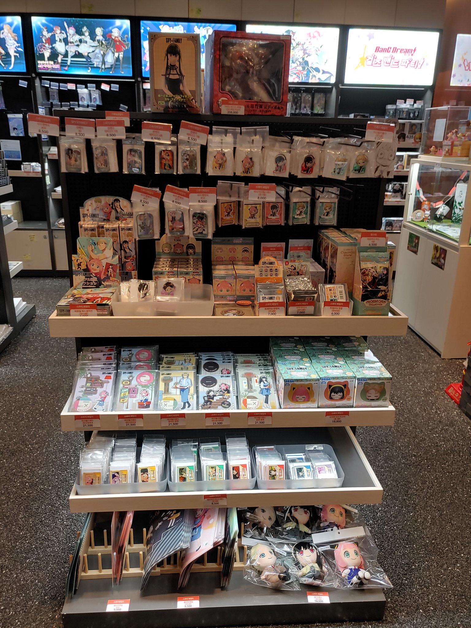 애니플러스샵 on Twitter: "【광주점 입고 안내】 SPY X FAMILY 관련 상품이 다량 입고되었습니다 - 오만쥬 마스코트 - 놋카리 러버클립 (전8종) - 비쥬얼 ...