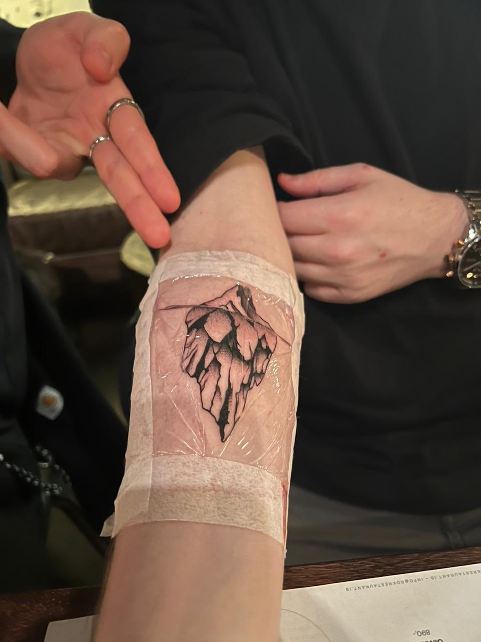 G2 Doki on Twitter: "You only see what’s on the surface 🧊 https://t.co/3YCA6pjjWM" / Twitter