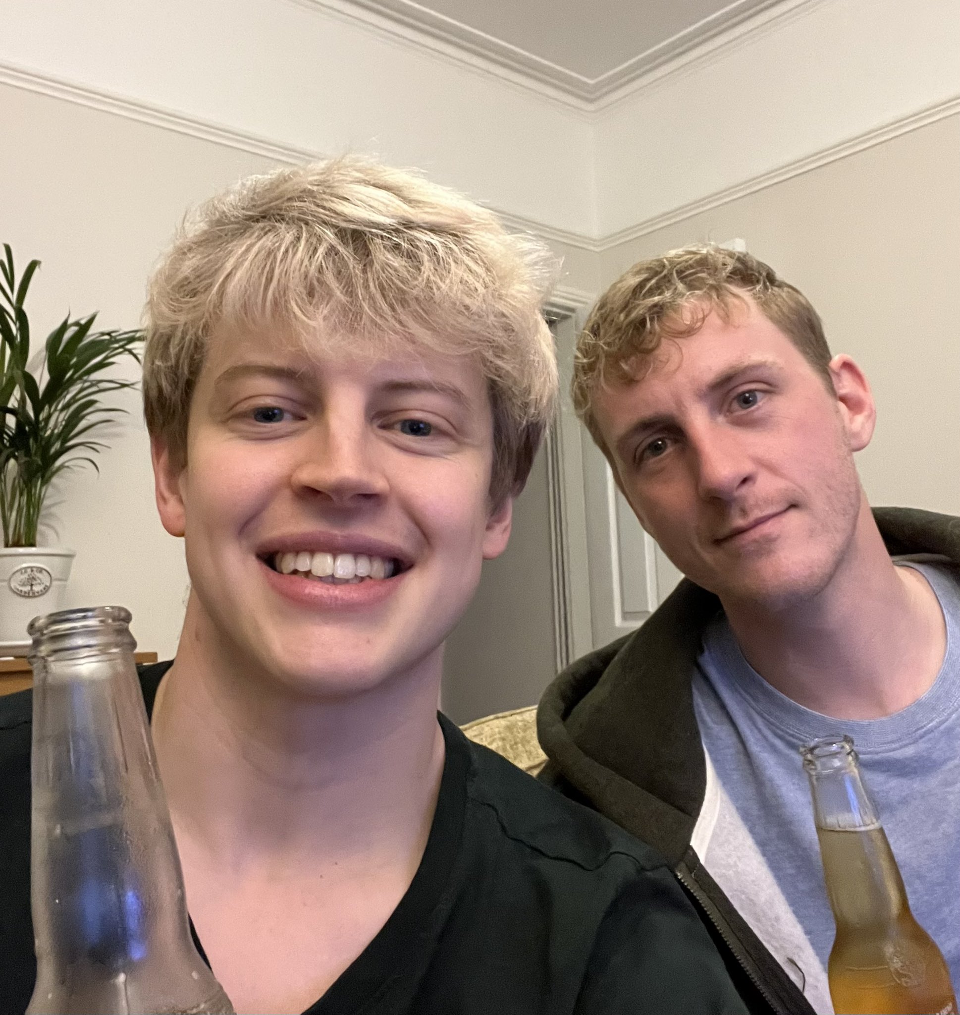 Dr Sam Rowe on Twitter: "friday drinks with this cutie https://t.co/yr8z9Dl3Sv" / Twitter