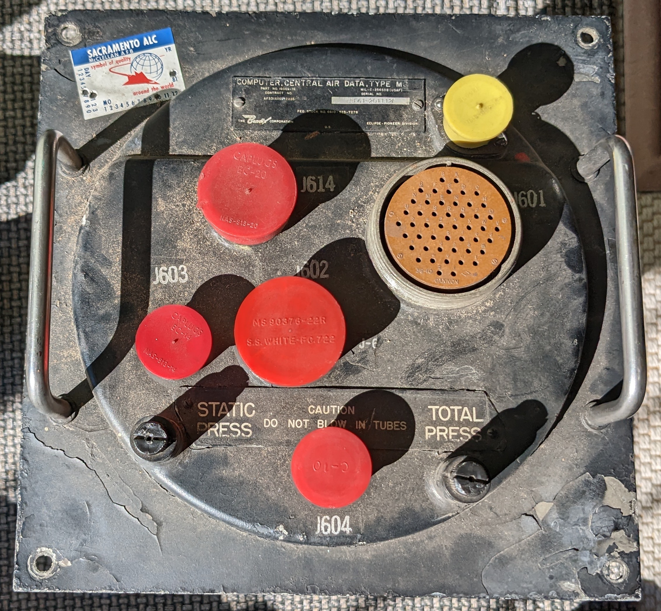 Ken Shirriff on Twitter: "@GrumpyOldAstro The Avro Arrow 🇨🇦 used a Honeywell HG32 air data ...