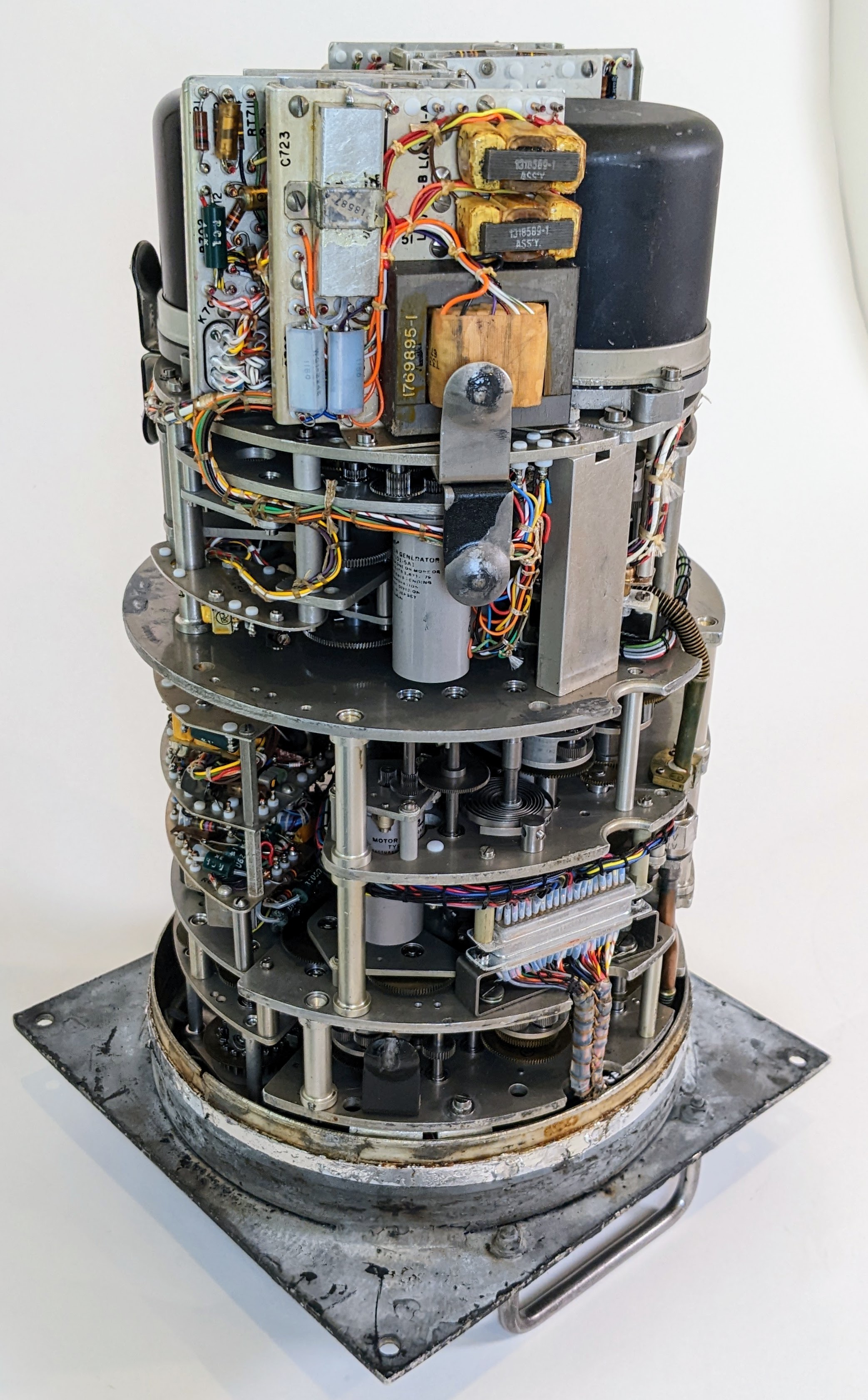 Ken Shirriff on Twitter: "The Bendix CADC was popular; I think it was used in the F-86, F-101, F ...