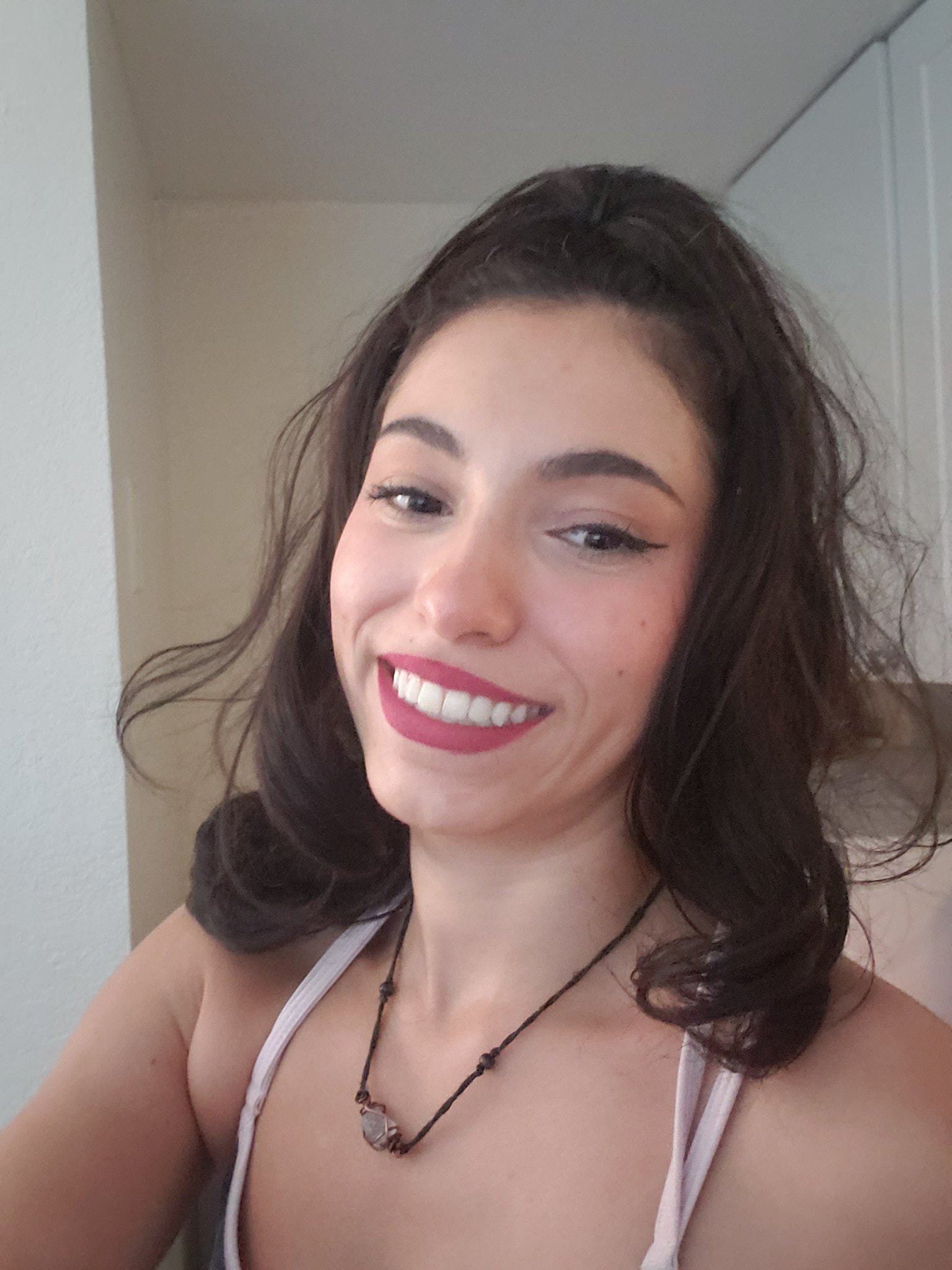 Pinkie on Twitter: "Live drinking and smoking on https://t.co/f3Qk9B1Nxq wassup 😎😈🍾 https://t.co ...