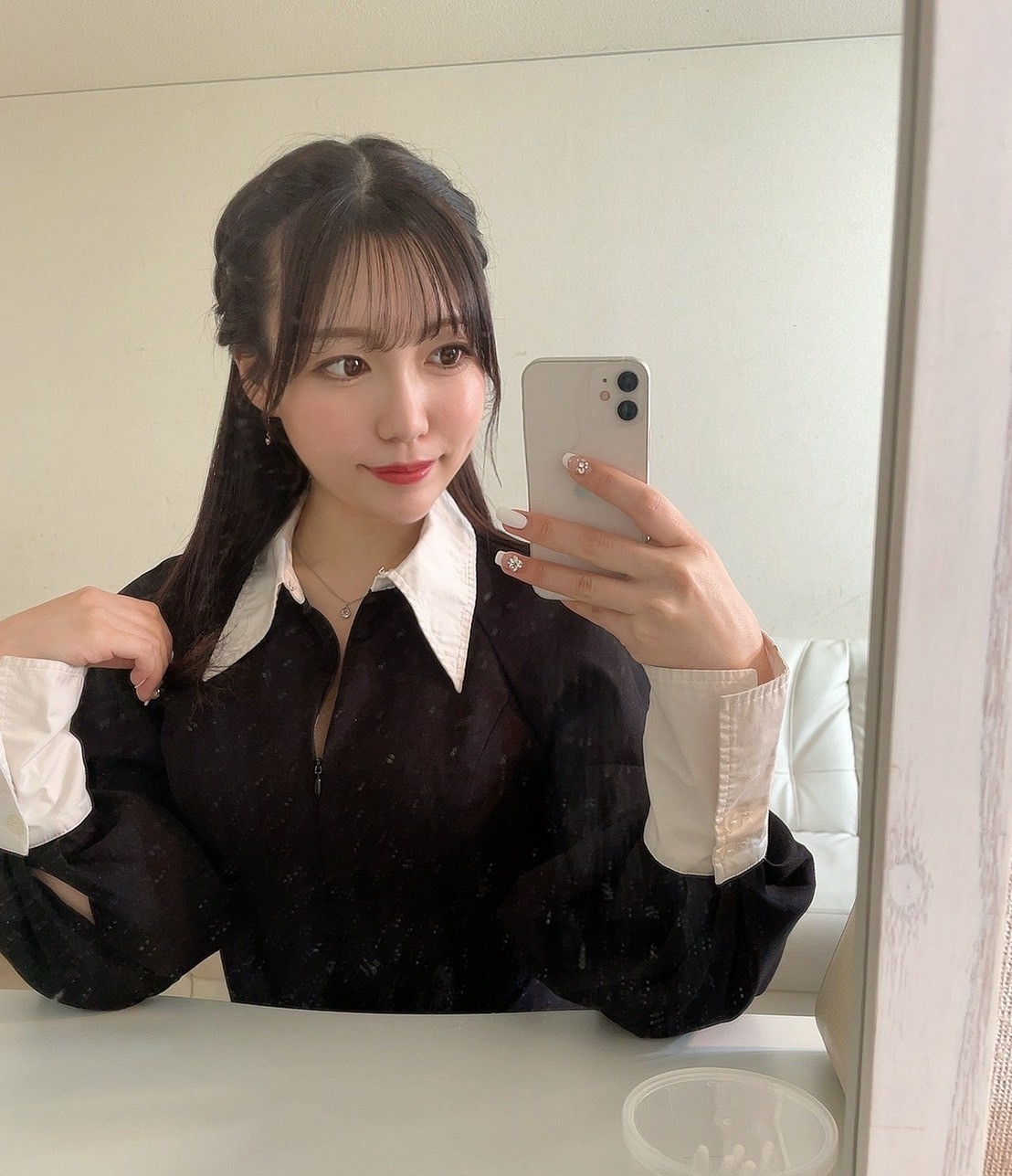 美河 ナオ on Twitter: "おはよっ☀ 今日は何するの？ #保健の先生 #自撮り #グラビア撮影 #写真集 https://t.co/q1mHxadXZL" / Twitter