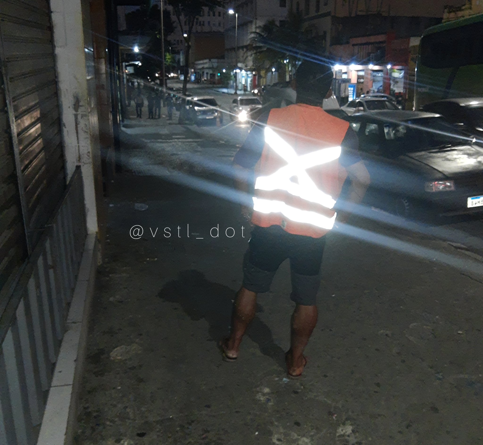 PentelhudoDot on Twitter: "Meia hora só observando, esperando o melhor momento pra fazer contato ...