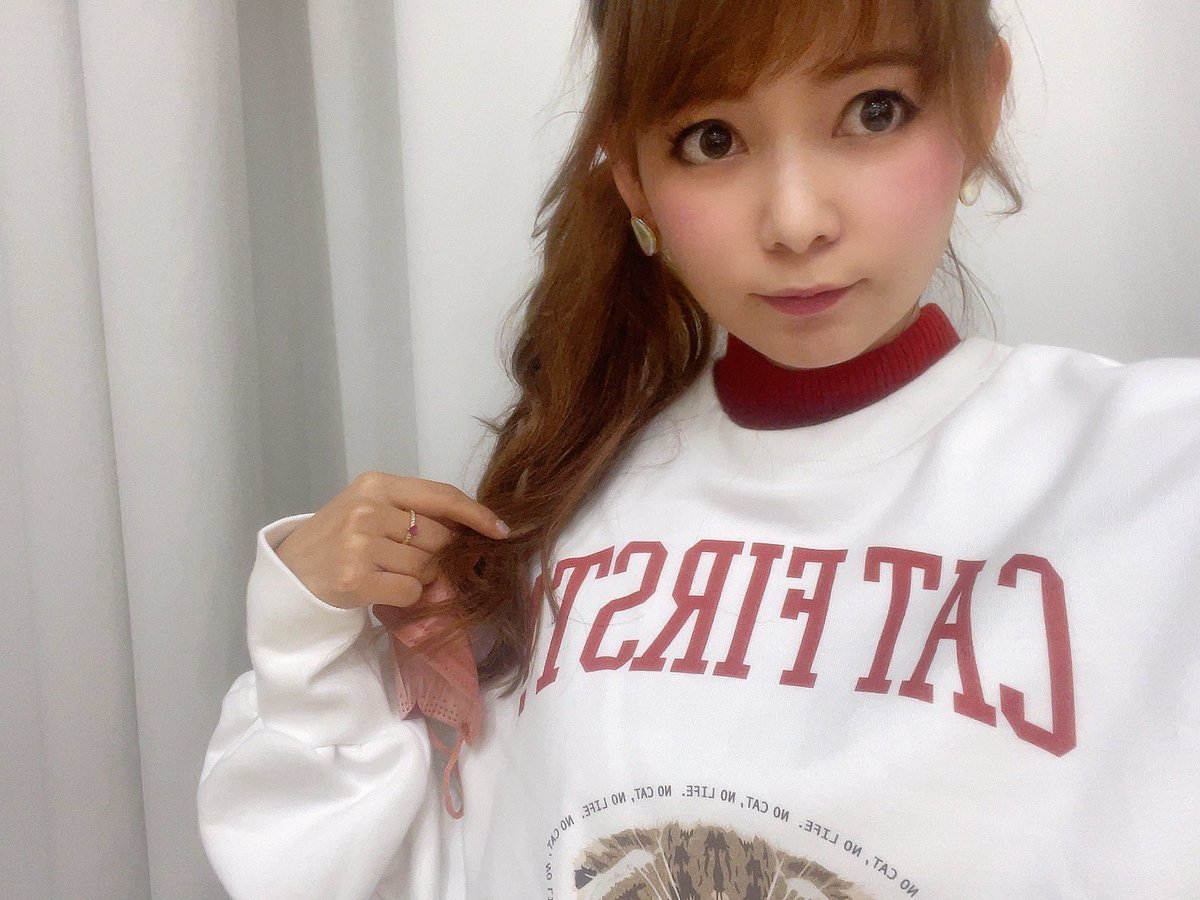 20周年の中川翔子🍒🍉🍫🍇🐈‍⬛🍣 on Twitter: "mmts CATFIRSTスウェット！ ホワイトはスコちゃん グレーはシャムちゃんで猫種がちがうの！ https://beams ...
