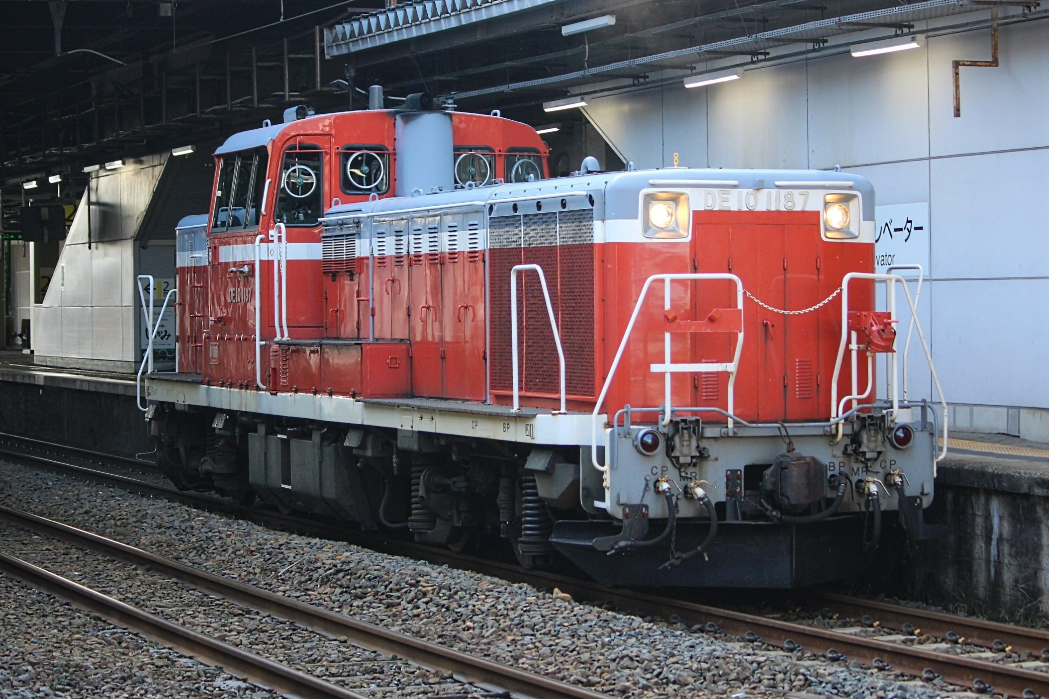 みっちょん on Twitter: "単9641 DE10 1187 久しぶりの本線運用。単機で奥羽北線下りました。 https://t.co/lAG5exjHXH" / Twitter