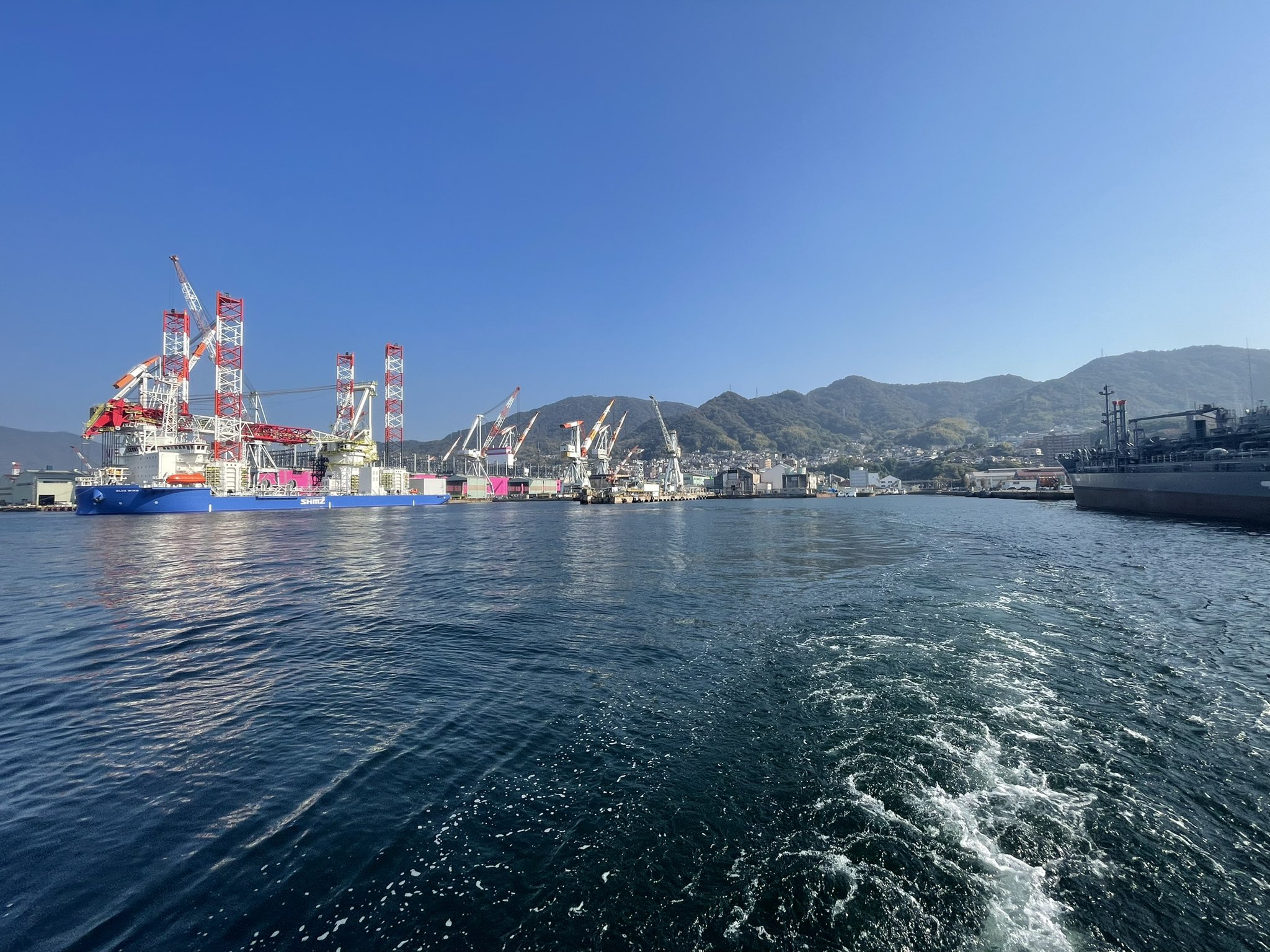 ペンミ@Carpenguin on Twitter: "JMU呉で建造中のSEP船BLUE WINDとONEのコンテナ船を海自の水船による港内クルーズから！ https://t.co ...
