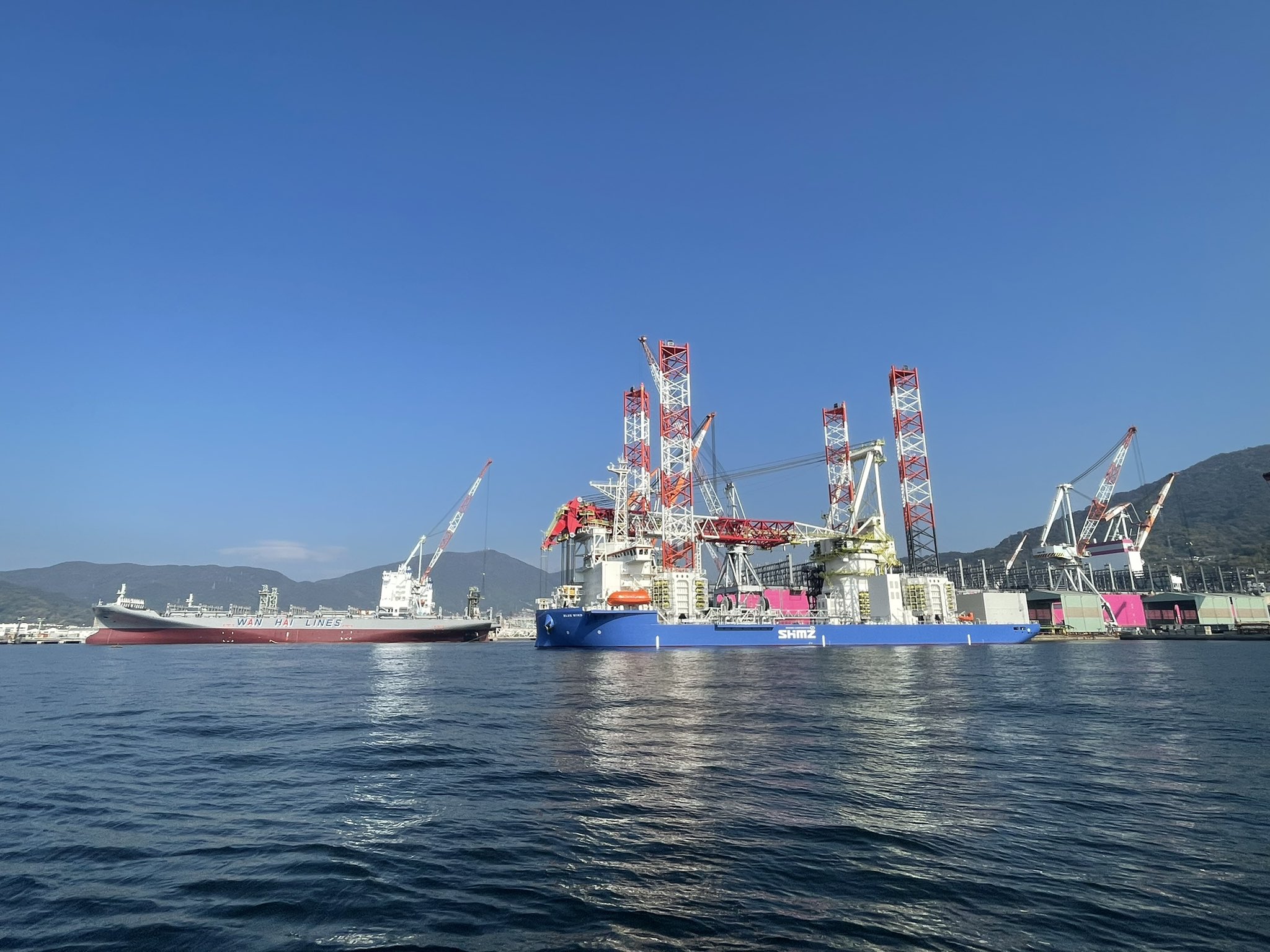 ペンミ@Carpenguin on Twitter: "JMU呉で建造中のSEP船BLUE WINDとONEのコンテナ船を海自の水船による港内クルーズから！ https://t.co ...