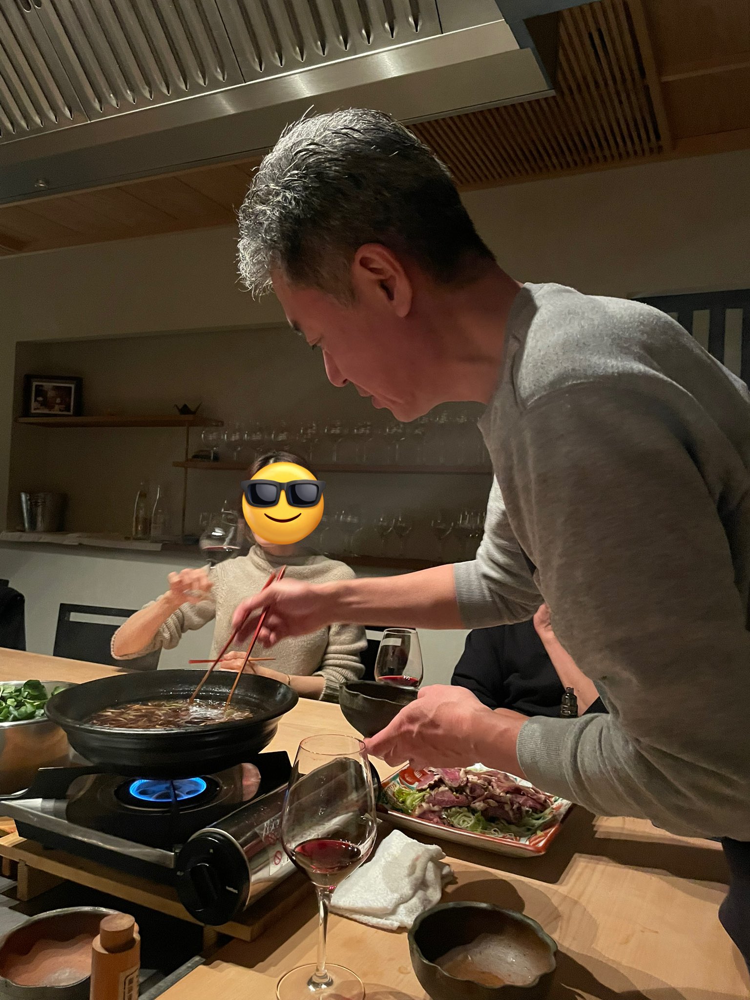 山中惇史 | Atsushi Yamanaka on Twitter: "大好きな相田シェフ。鴨鍋は鴨脂で炒めたネギと昆布で出汁、しばらく鍋を楽しんだら途中で赤ワインを入れて味変させるといいよ ...